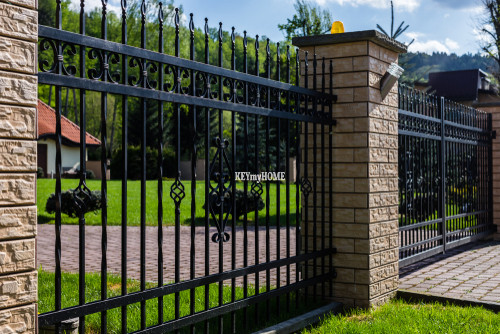 17 Boundary Wall Grill Designs - Interesting Compound Wall Designs ...